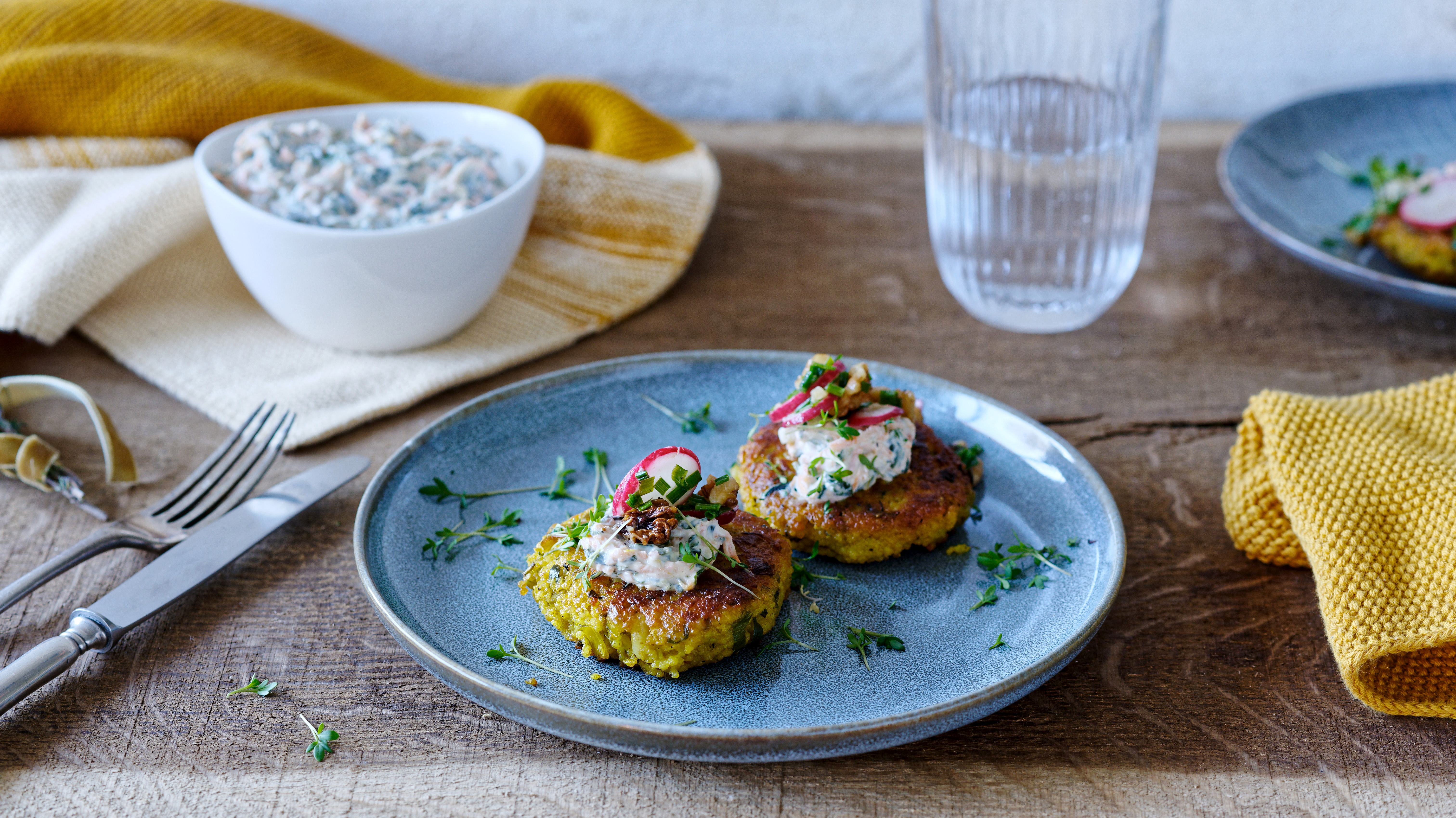 Hirsepuffer mit Spinat-Möhren-Labneh - Rezept | Arla Foods