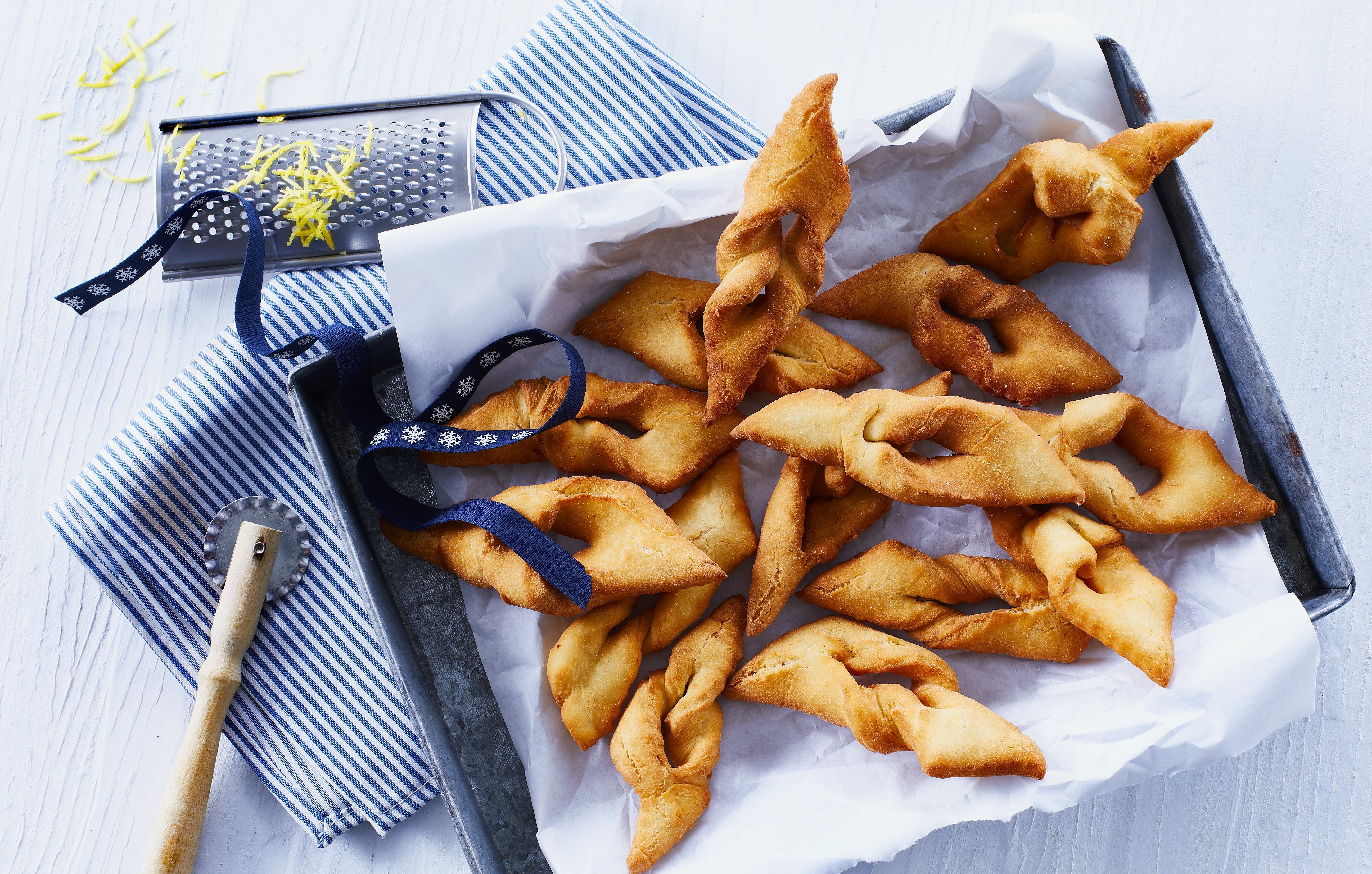 Norske klejner - opskrift på bløde klejner med citronglasur | Arla