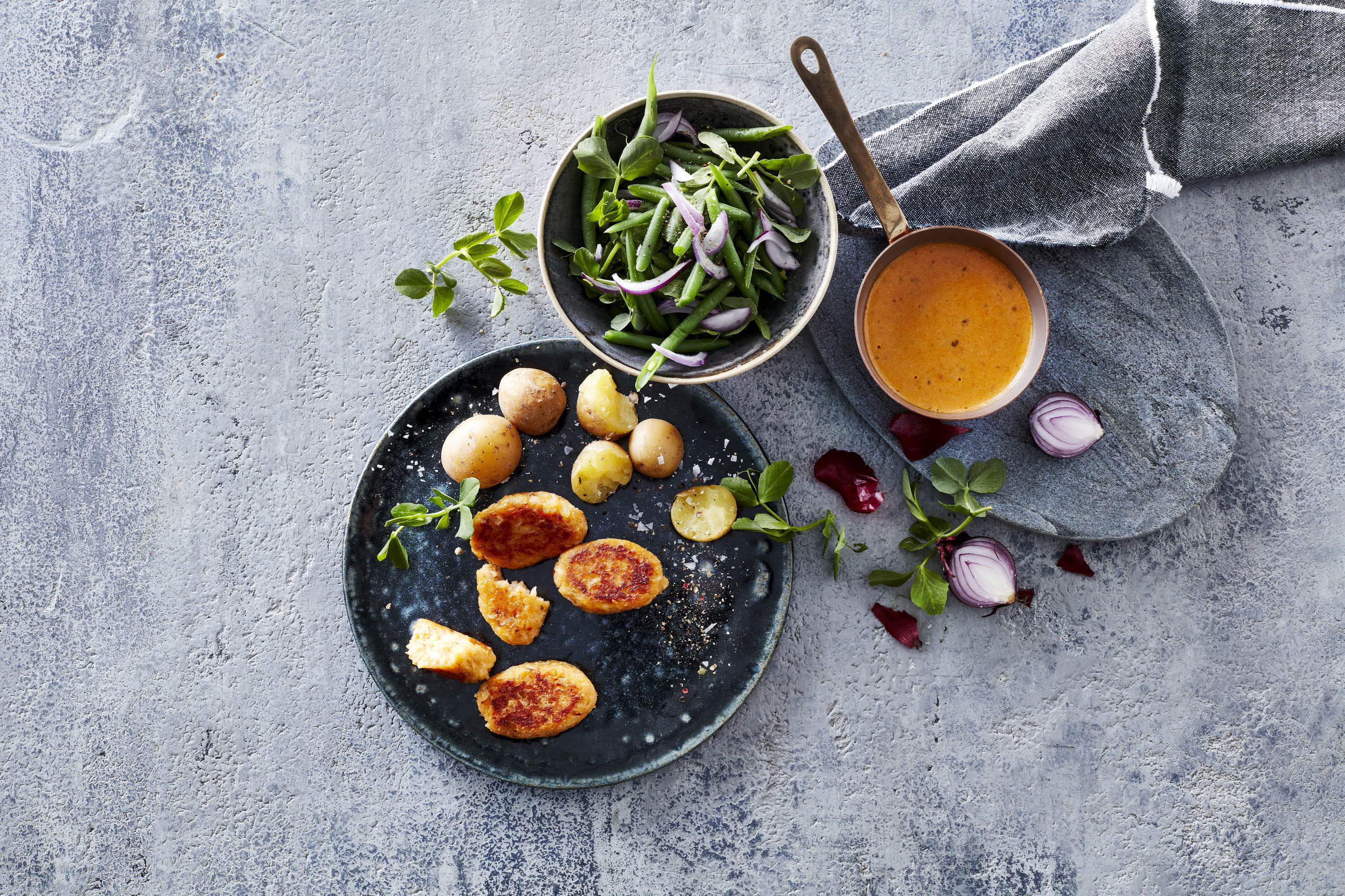 Vegetarfrikadeller - opskrift med paneer og rød pestosauce | Arla