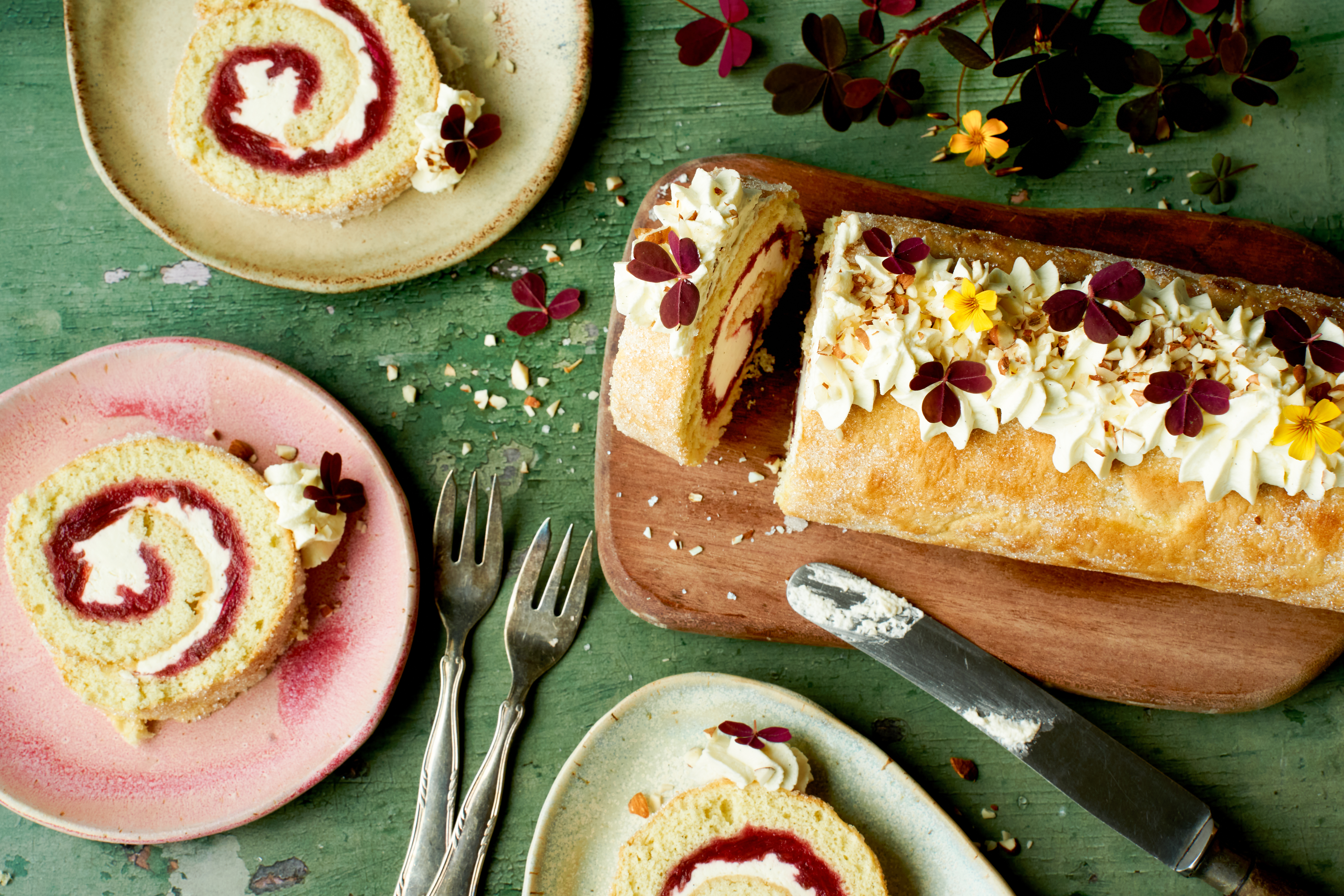 Roulade - opskrift med rabarber | Arla