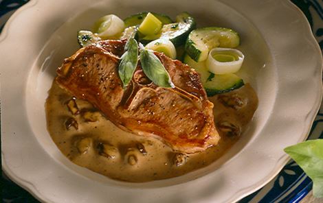 Salvie - facts, tips & opskrifter med Salvie - Arla Leksikon