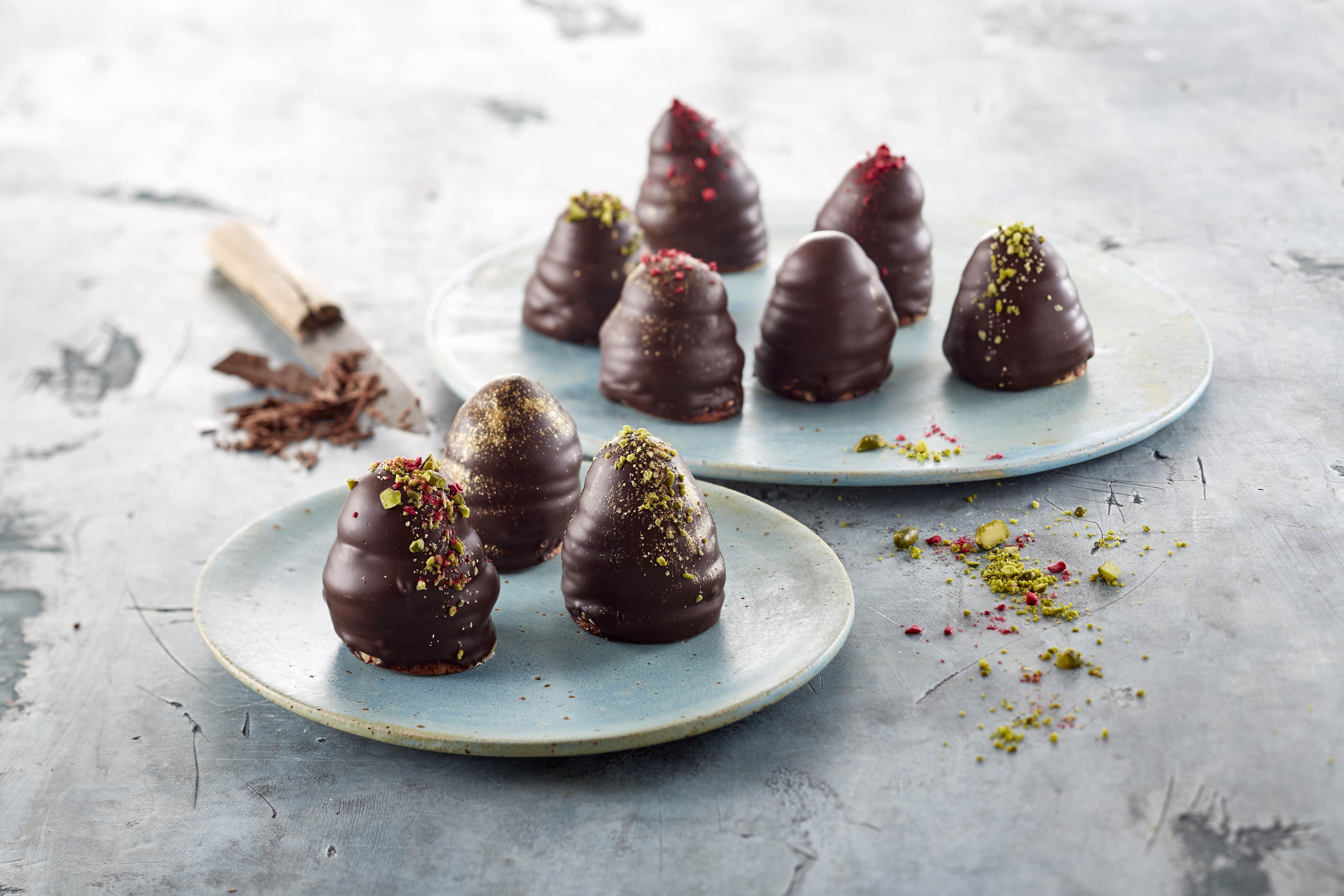 Flødeboller - Lav nemme og hjemmelavede flødeboller - Opskrift - Arla ...