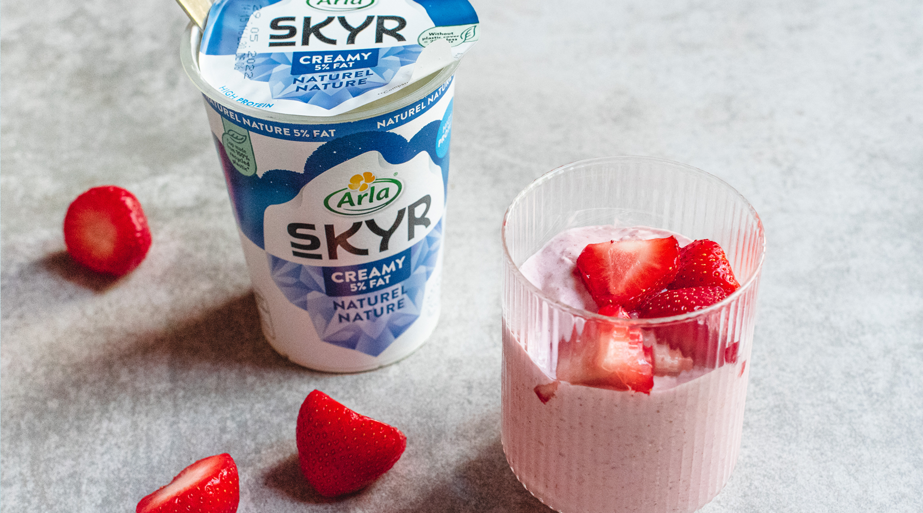 Strawberry cheesecake frozen yoghurt met skyr - Recept | Arla