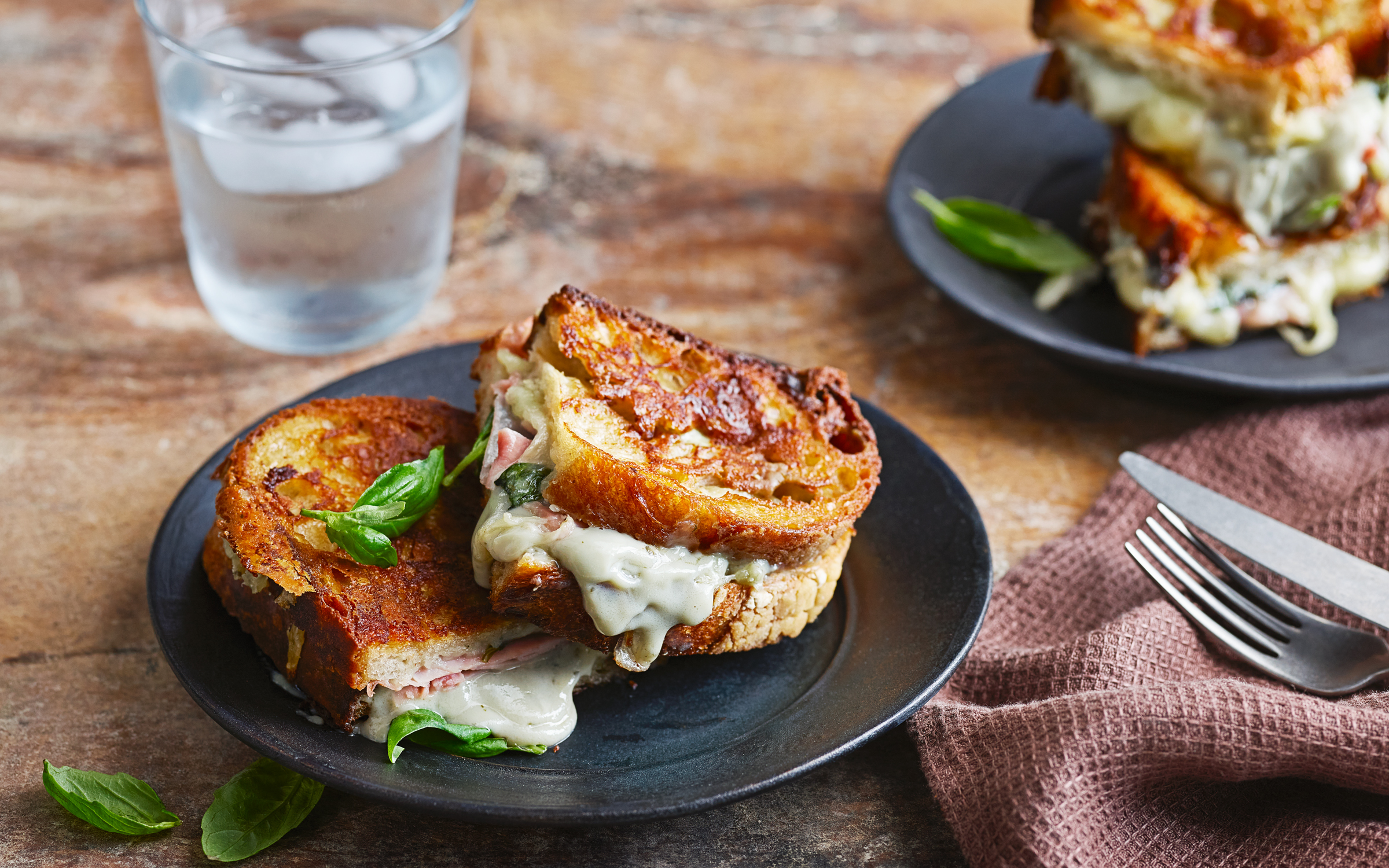 Toast med ädelost och skinka - Recept | Arla