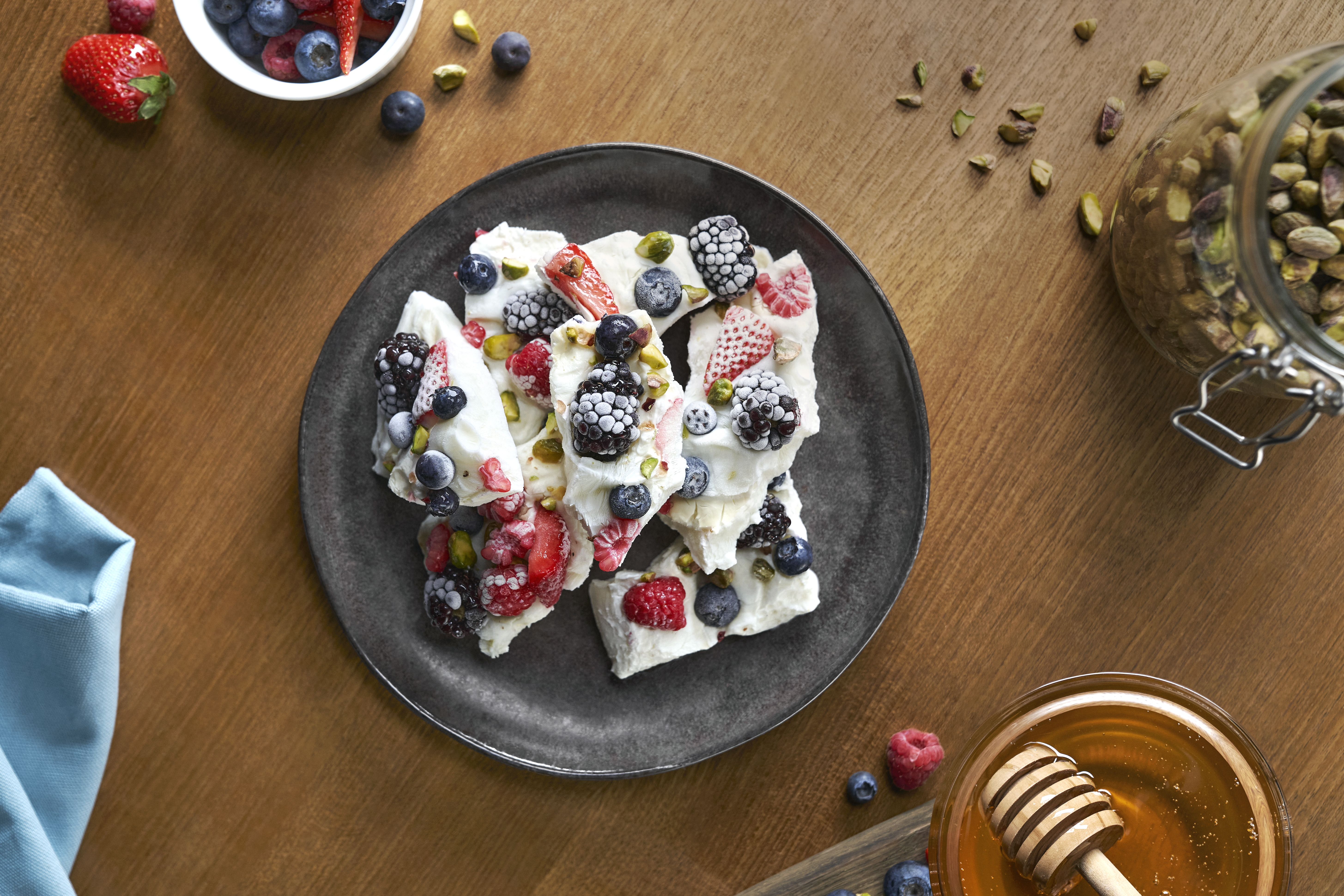 Frozen Skyr with berries Recipe | Arla UK