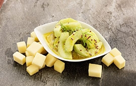 Sinappi-kurkkusalaatti - Ohje ja resepti - Arla