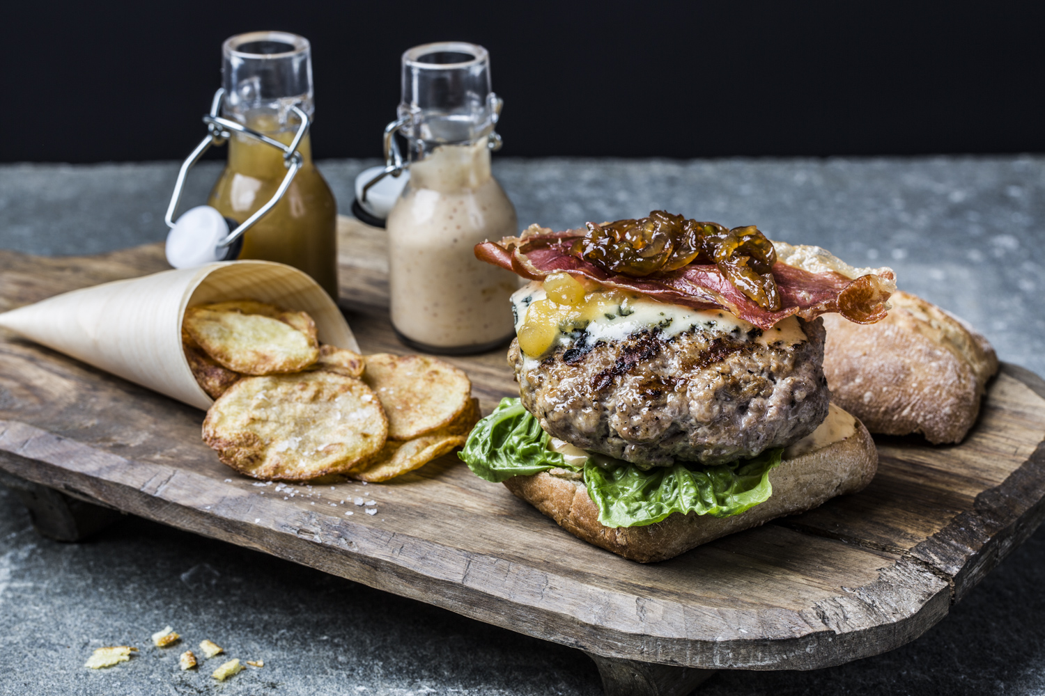 Ultimate gourmet burger with pork, blue cheese and apple | Castello®️