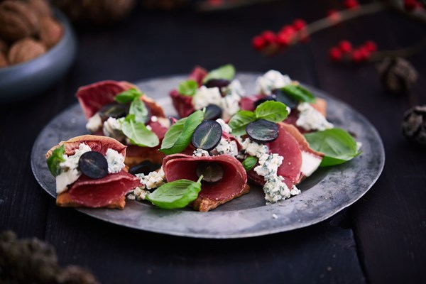 Tagliatelle Pasta with Castello® Creamy Blue Cheese & Mushroom Sauce ...