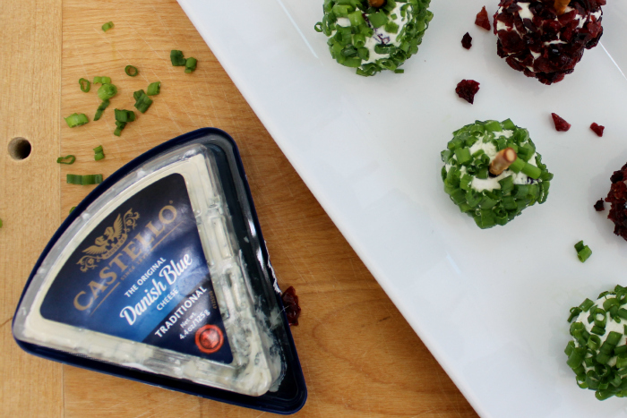 Blue cheese and cranberry mini cheese balls | Castello®️