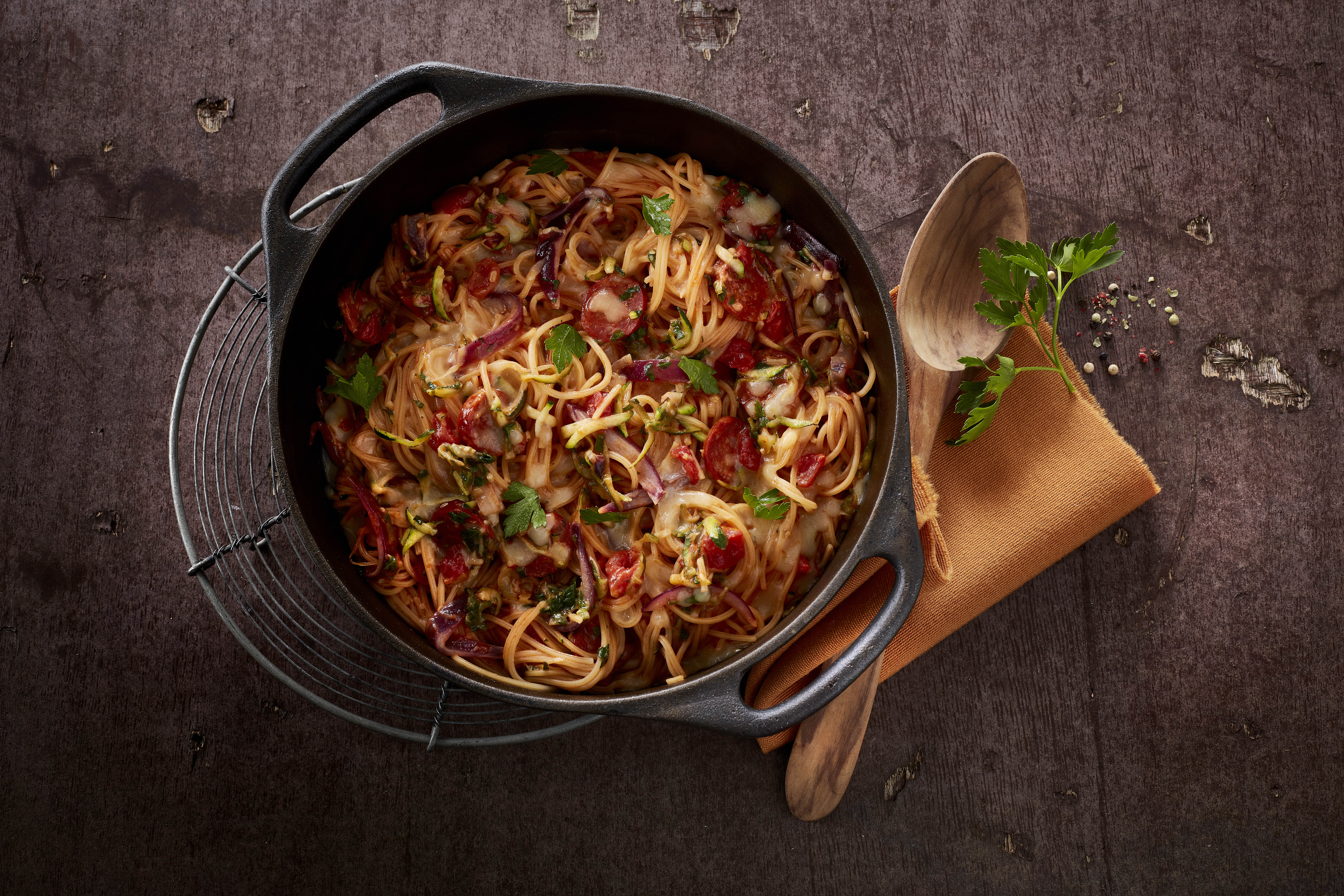 One-pot pasta dish with zucchini and spicy sausage | Castello®️