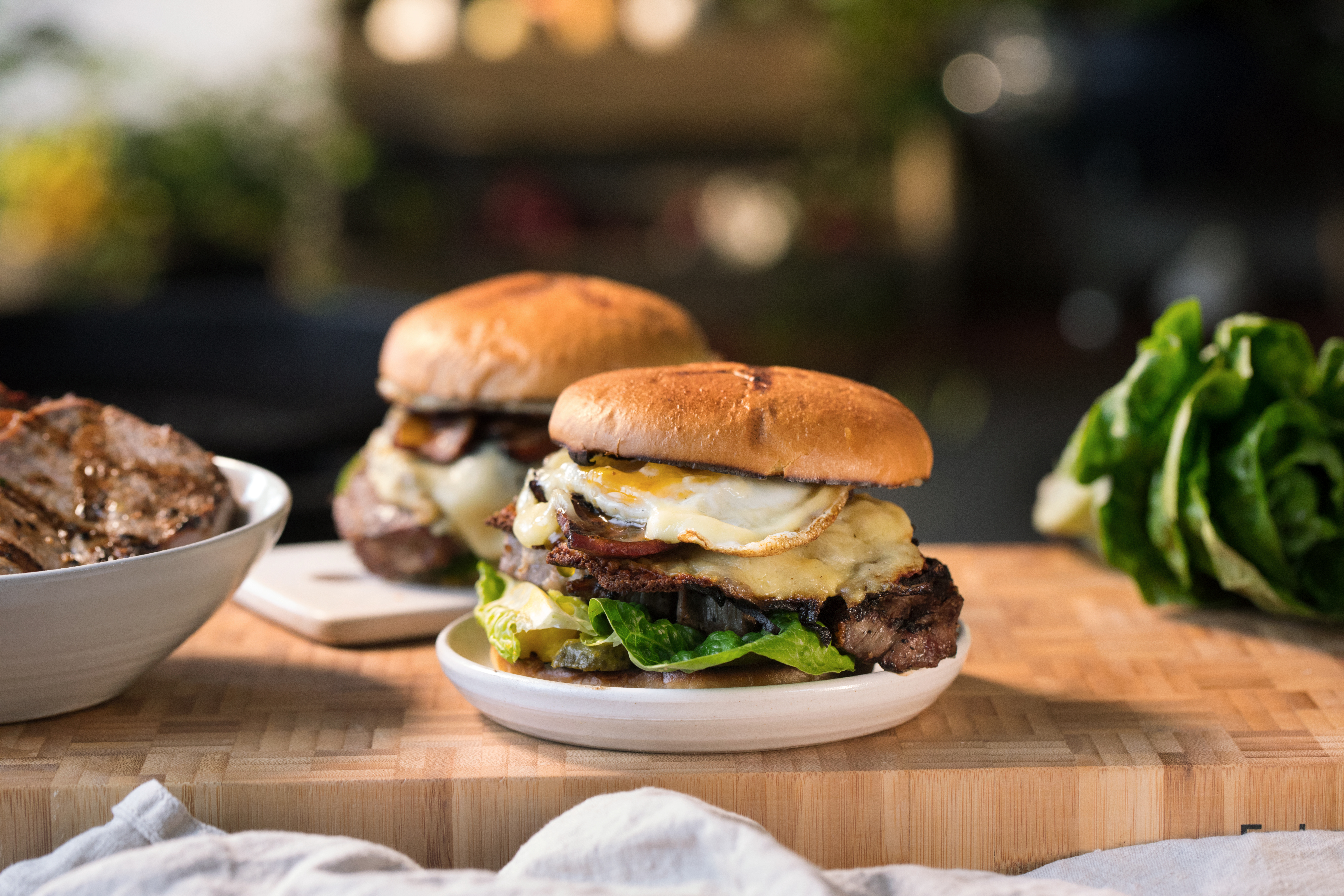 Rib-Eye Burger with fried egg, onions & cheddar | Castello