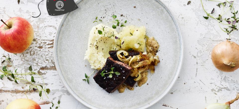 Stegt kalvelever med bløde løg, kartoffelmos og æblekompot | meny