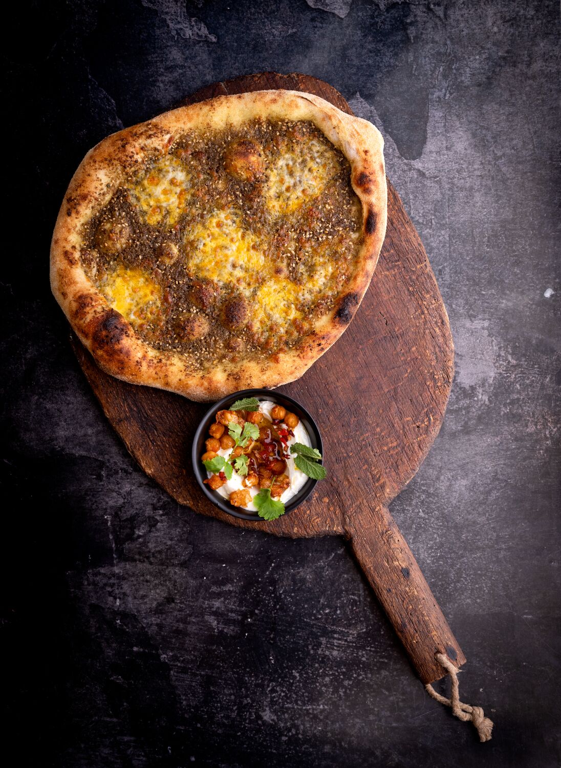 Manakish with za’atar and labneh | Recipes | Arla® Pro MENA