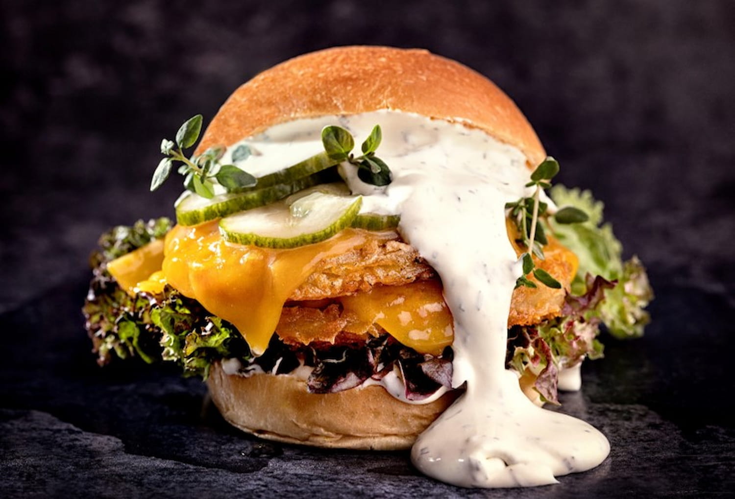 Burger mit sahniger Estragonsauce und Röstis | Profi-Rezept | Arla® Pro
