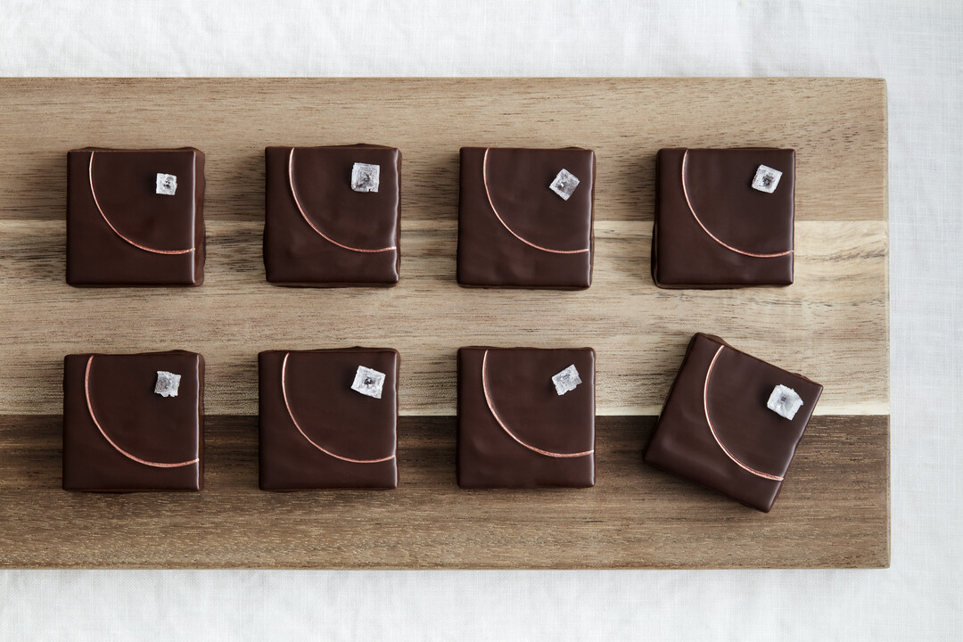 Chokolade og lakridsfudge med flagesalt | Opskrifter | Arla Pro Danmark