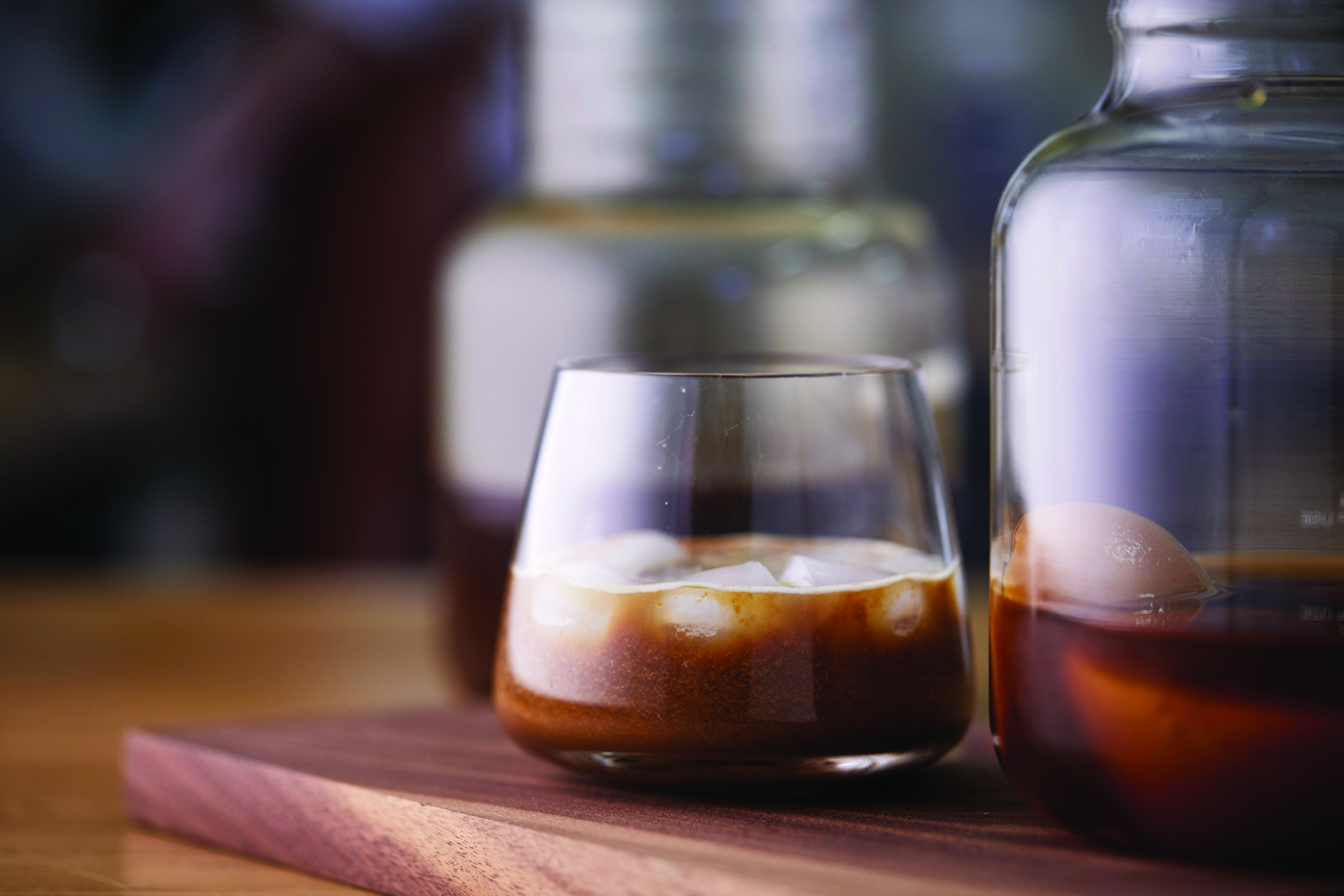 Iskaffe med koldbryggede ferskner | Opskrifter | Arla Pro Danmark