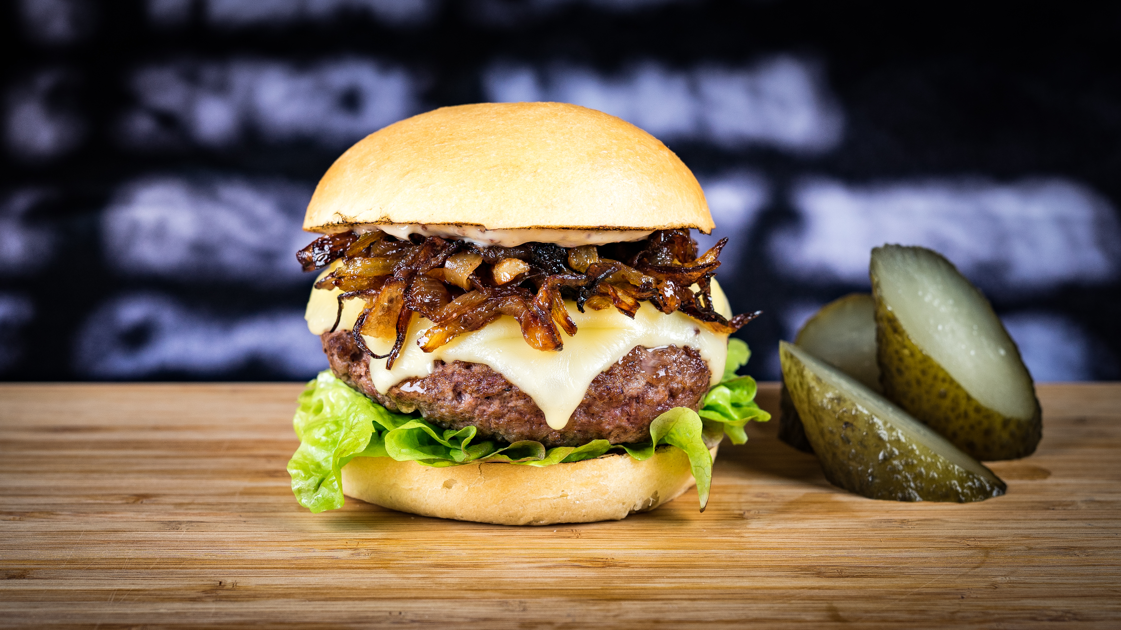 Swiss Cheese Burger | Reseptit | Arla® Pro Suomi
