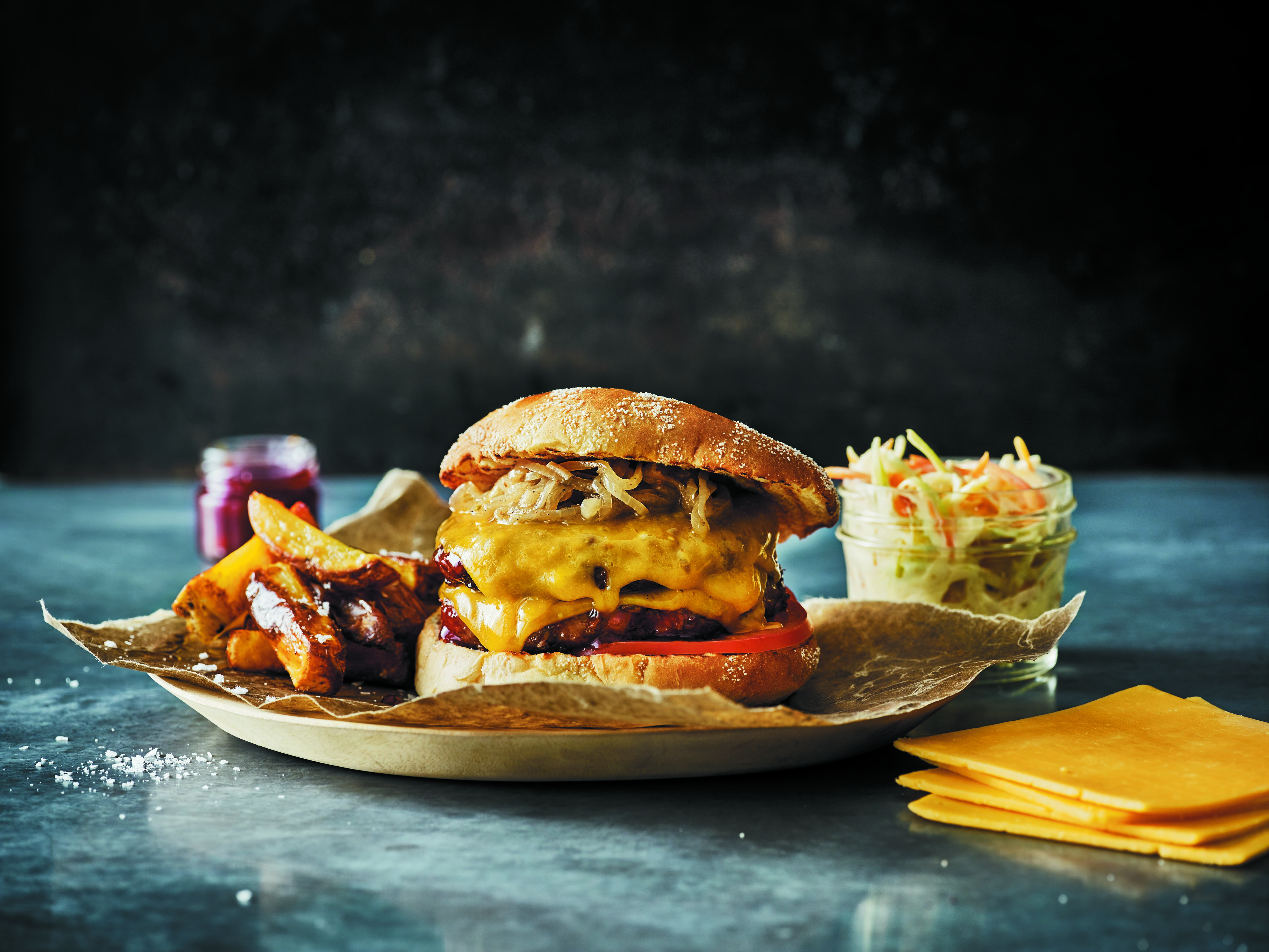 Double Cheddar Cheeseburger – heerlijke klassieker | Recepten | Arla Pro