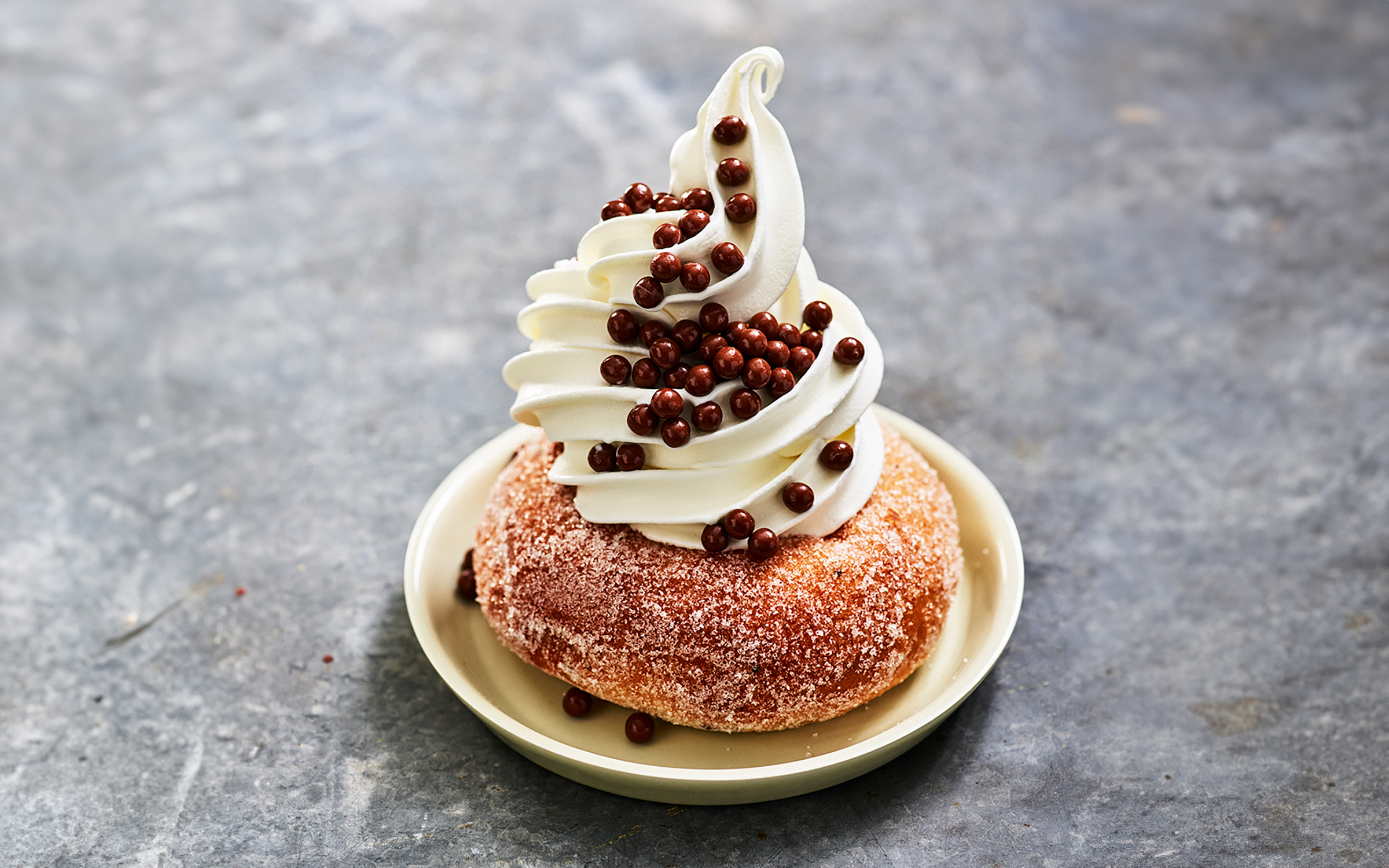 Donut toppad med mjukglass - Recept för matbranschen & skola - Arlas ...