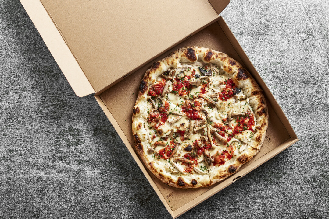 Chicken, Chives & Cheese Pizza | Chef's recipe | Arla® Pro