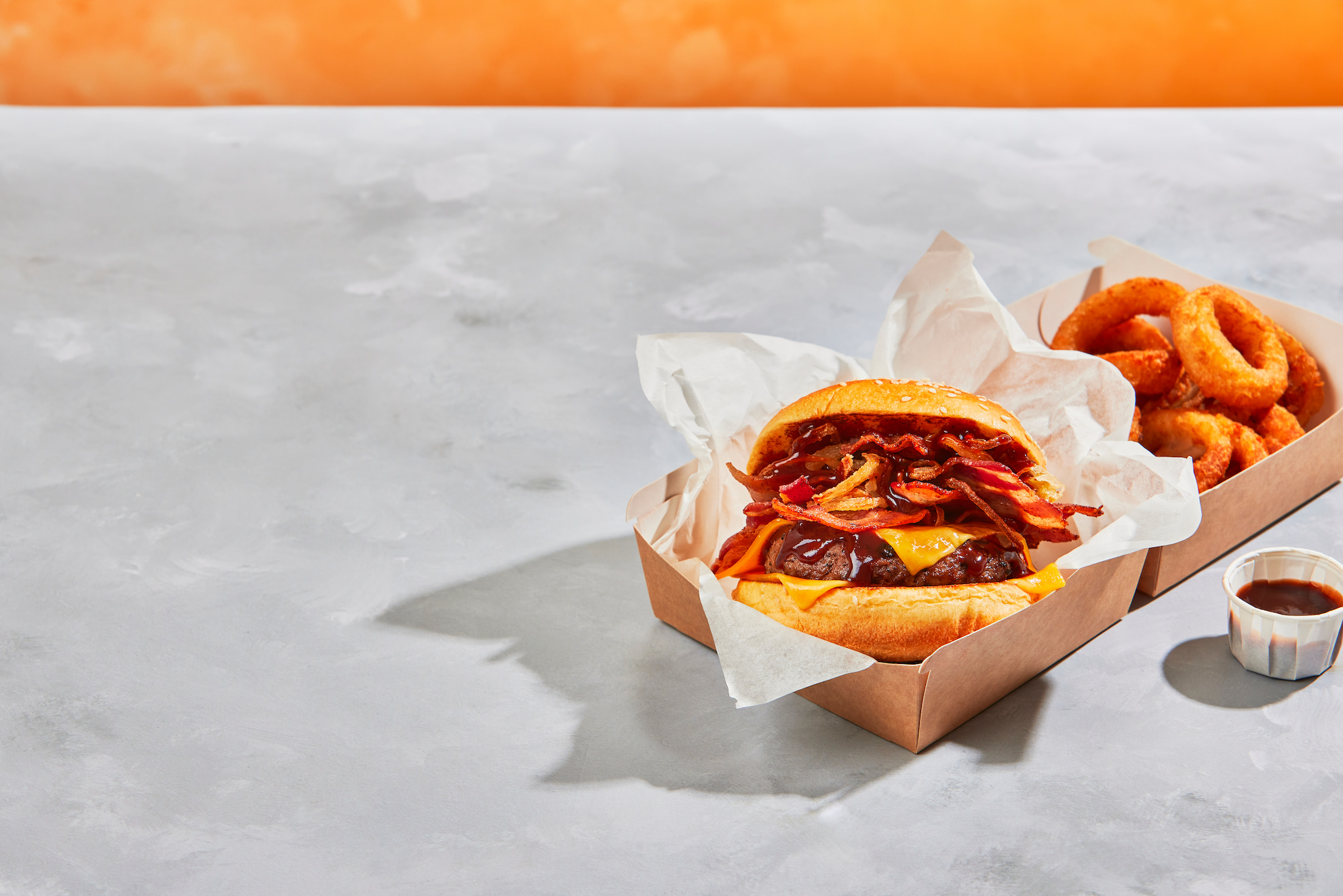 Smoked Bourbon BBQ Cheese & Bacon Burger | Arla® Pro
