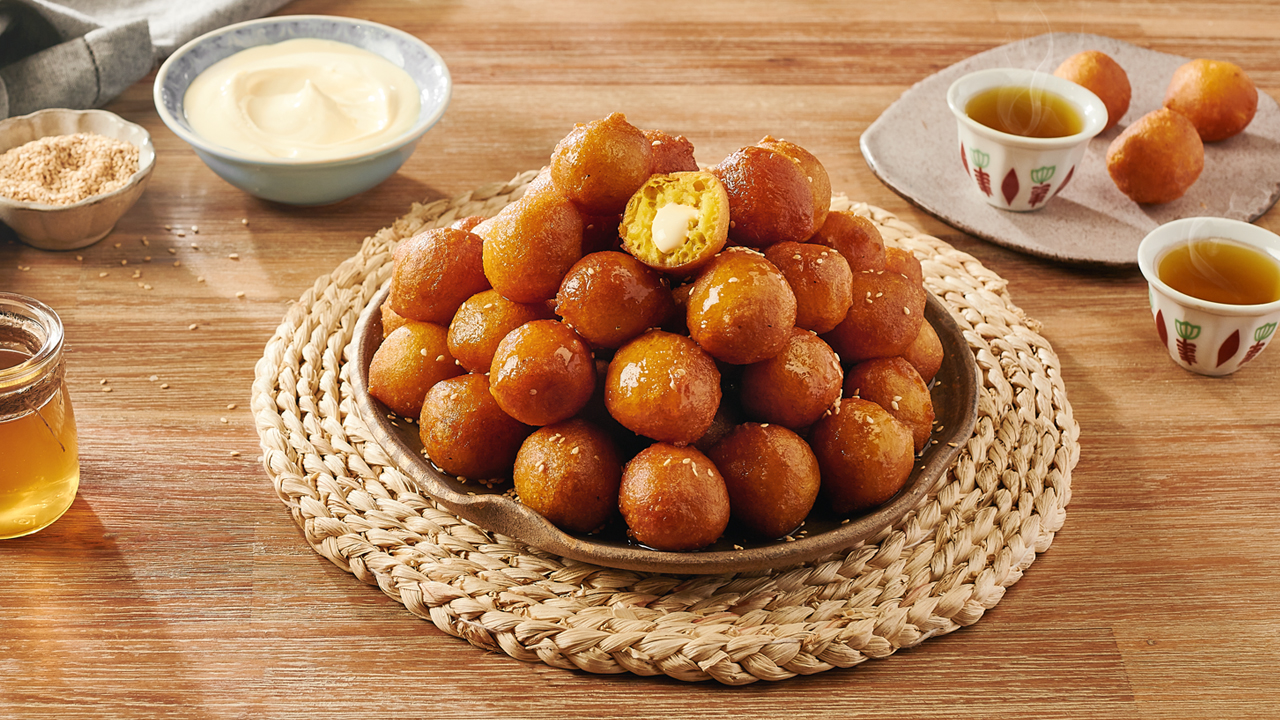 Royal Masoub (Saudi Banana Bread Pudding with Cheddar)