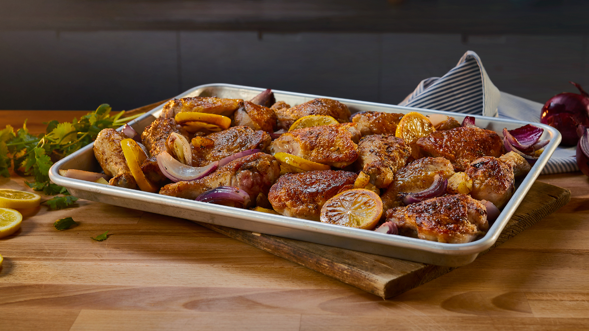 Pollo griego al limón con mantequilla especiada | Lurpak®