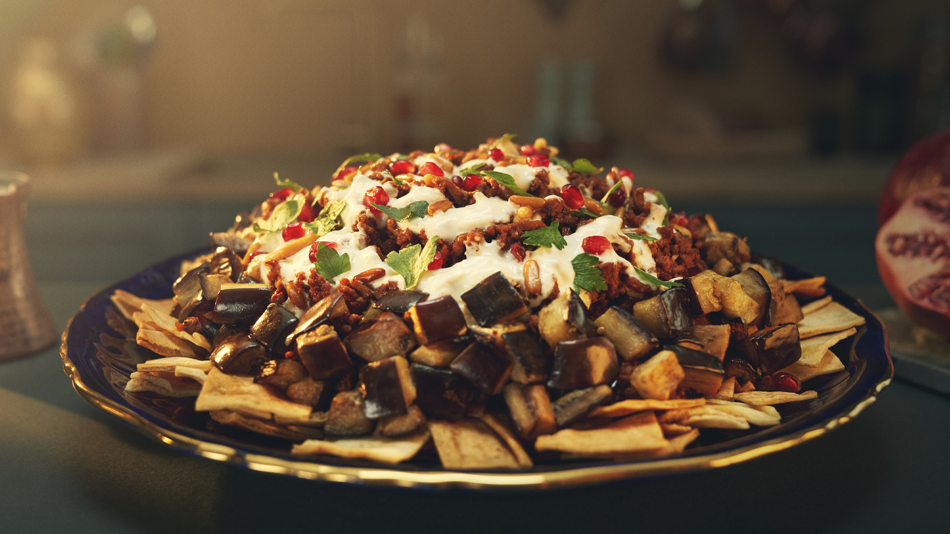 Aubergine fatteh with beef and yoghurt sauce | Lurpak®