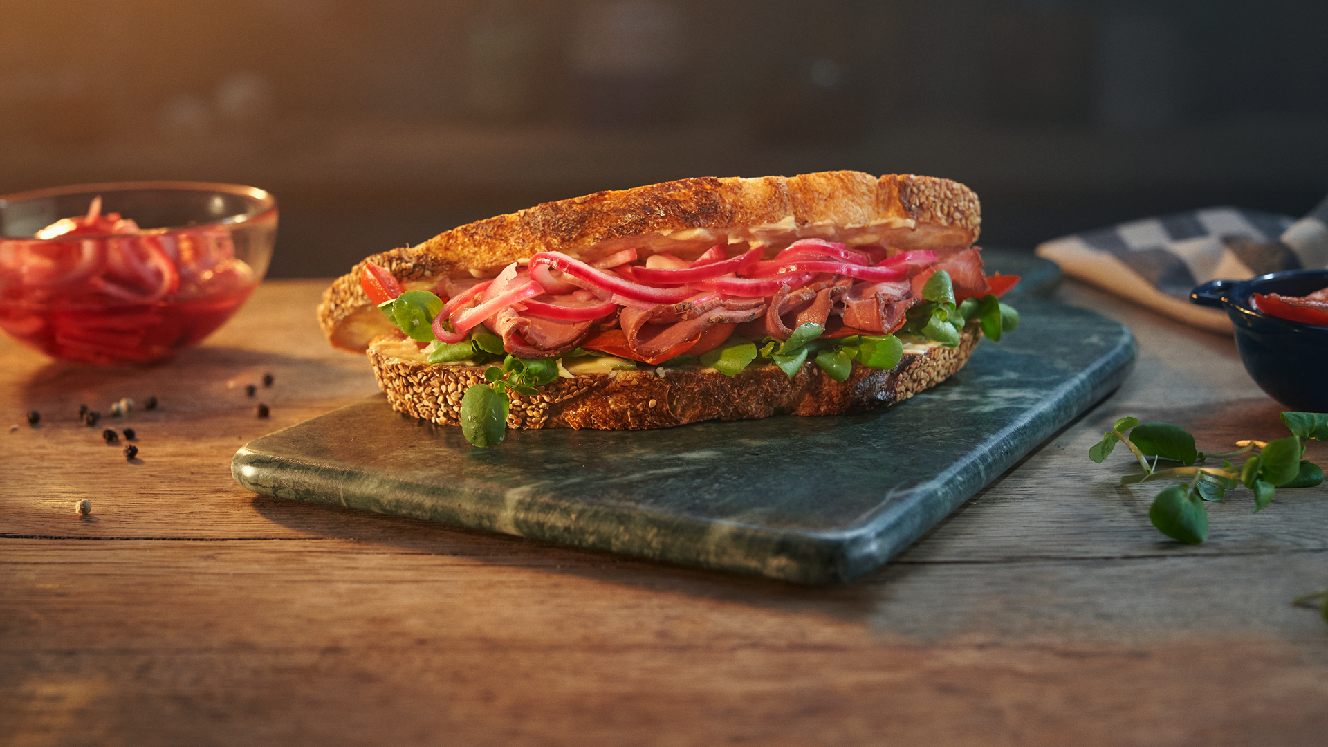 ROAST BEEF AND RED PEPPER SANDWICH | Lurpak®